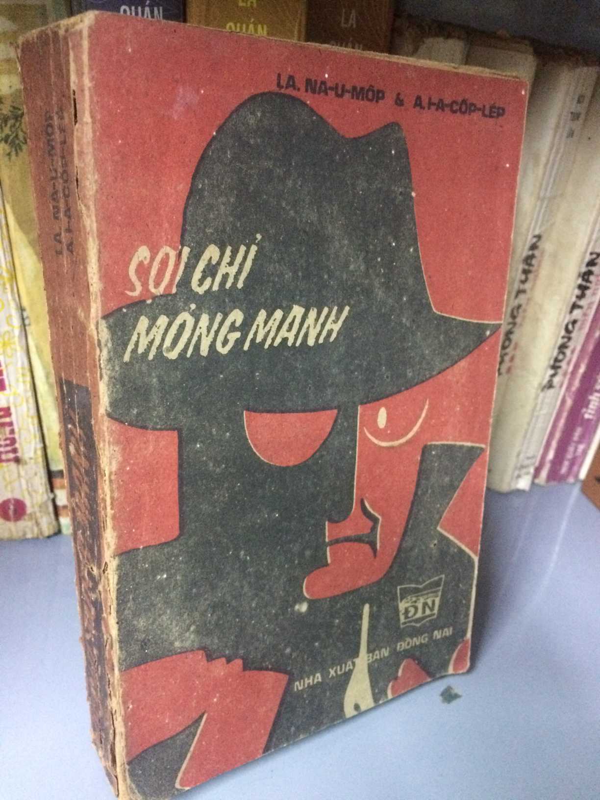 SỢI CHỈ MỎNG MANH 1 – Kho sách xưa